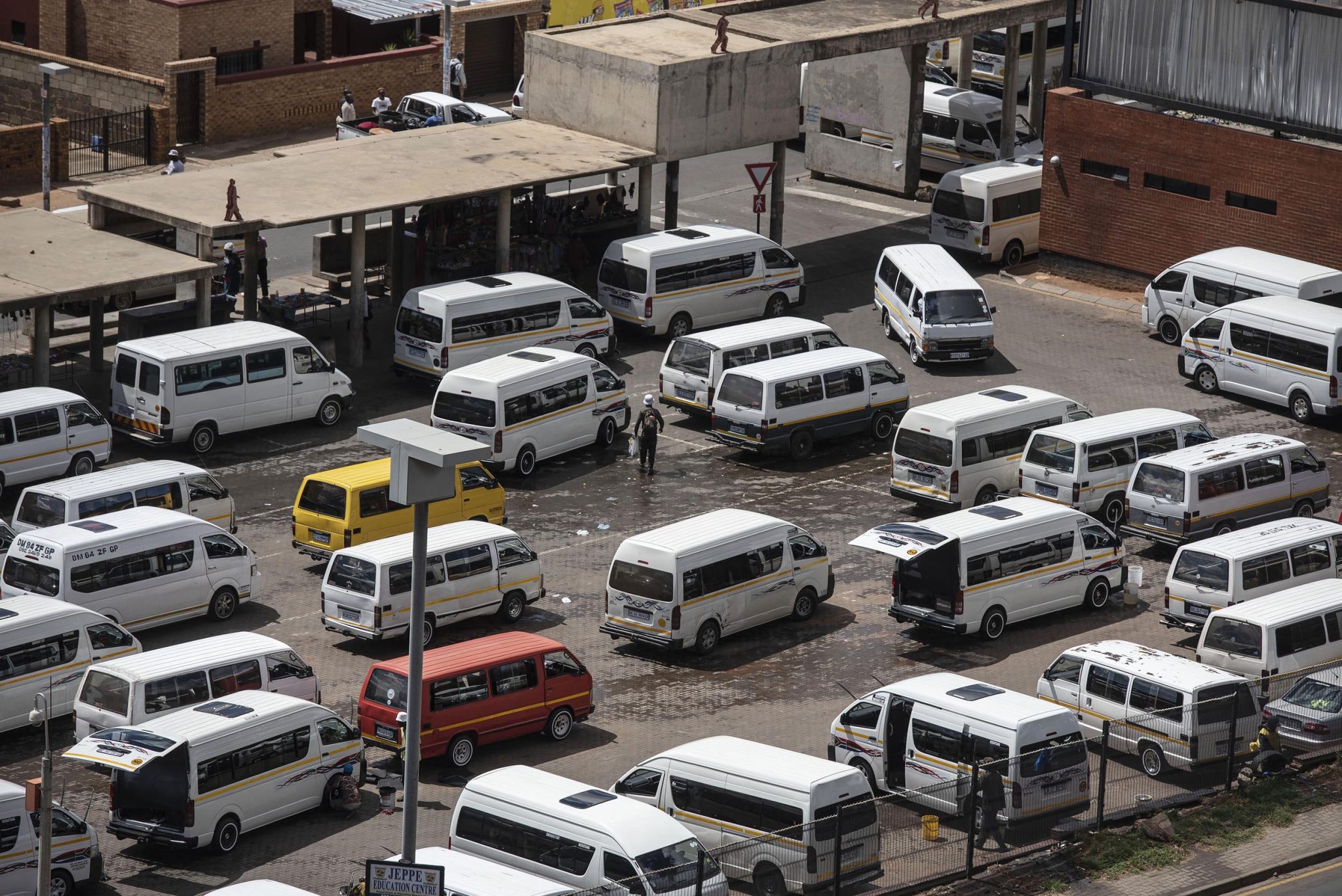 Soweto taxi commuters urged to find alternative transport – Y
